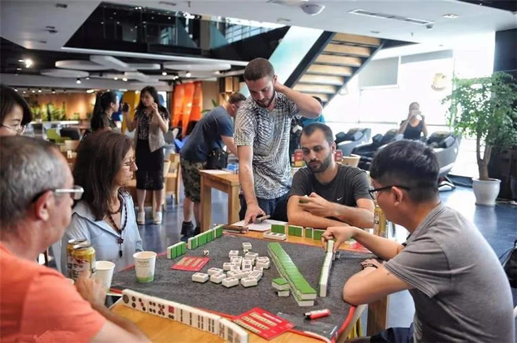 Chengdu Mahjong Tour: Play, Eat & Explore Local Life