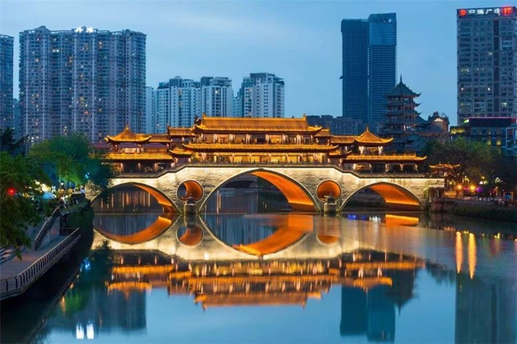 4-Hour Chengdu Tour: Discover Jinjiang River & Bar Night life